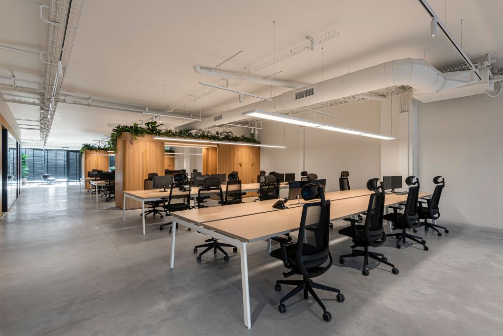 LEBLUME diseña las oficinas de Ravenpack en Marbella - Vía Construcción