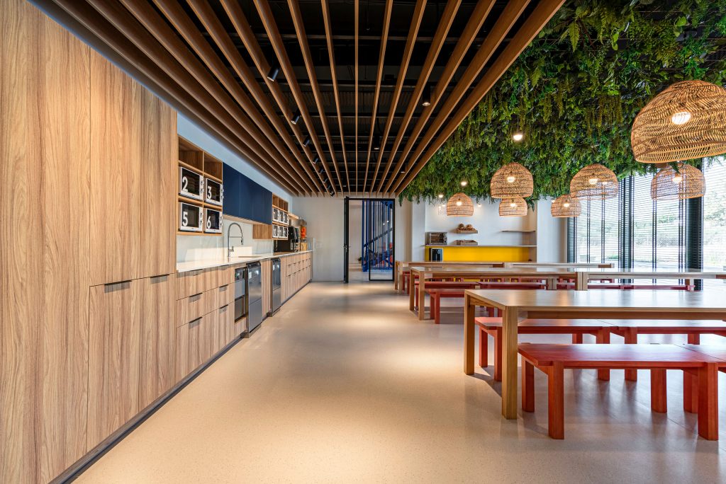 LEBLUME diseña las oficinas de Ravenpack en Marbella - Vía Construcción