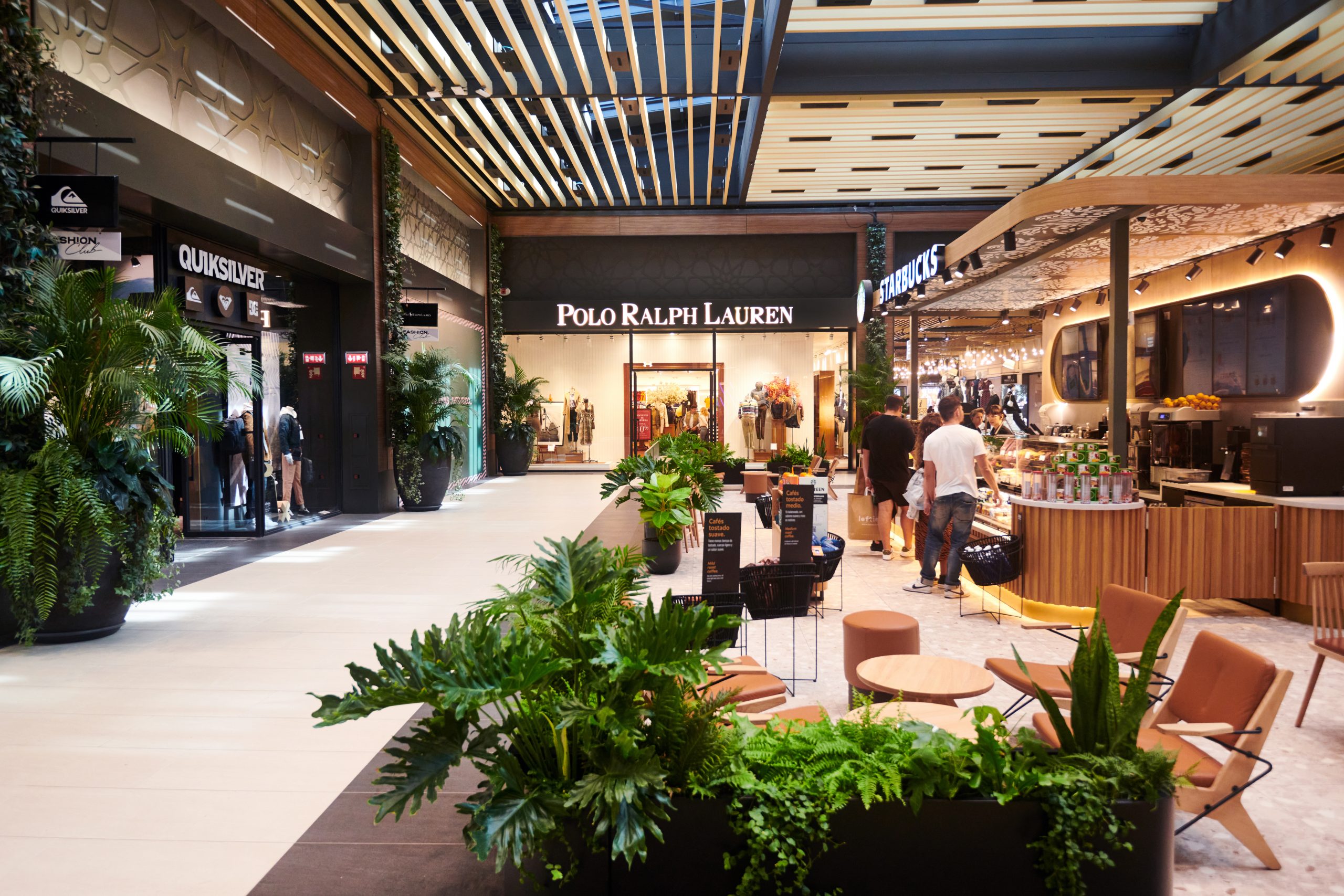 Inaugurado Sevilla Fashion Outlet, diseñado por L35 Architects - Vía ...