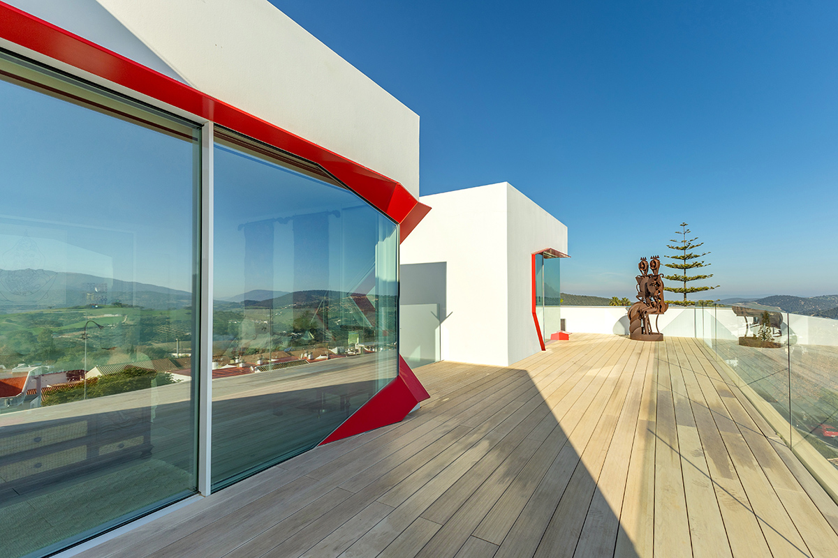 Carquero Arquitectura adapta y amplía un ático en Prado del Rey (Cádiz ...