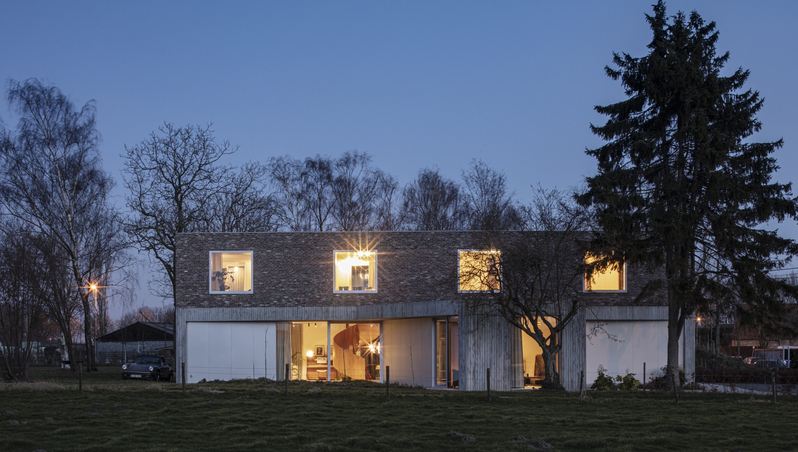 Casa DeDe: Un granero en ruinas revive gracias a OYO Architects - Vía ...