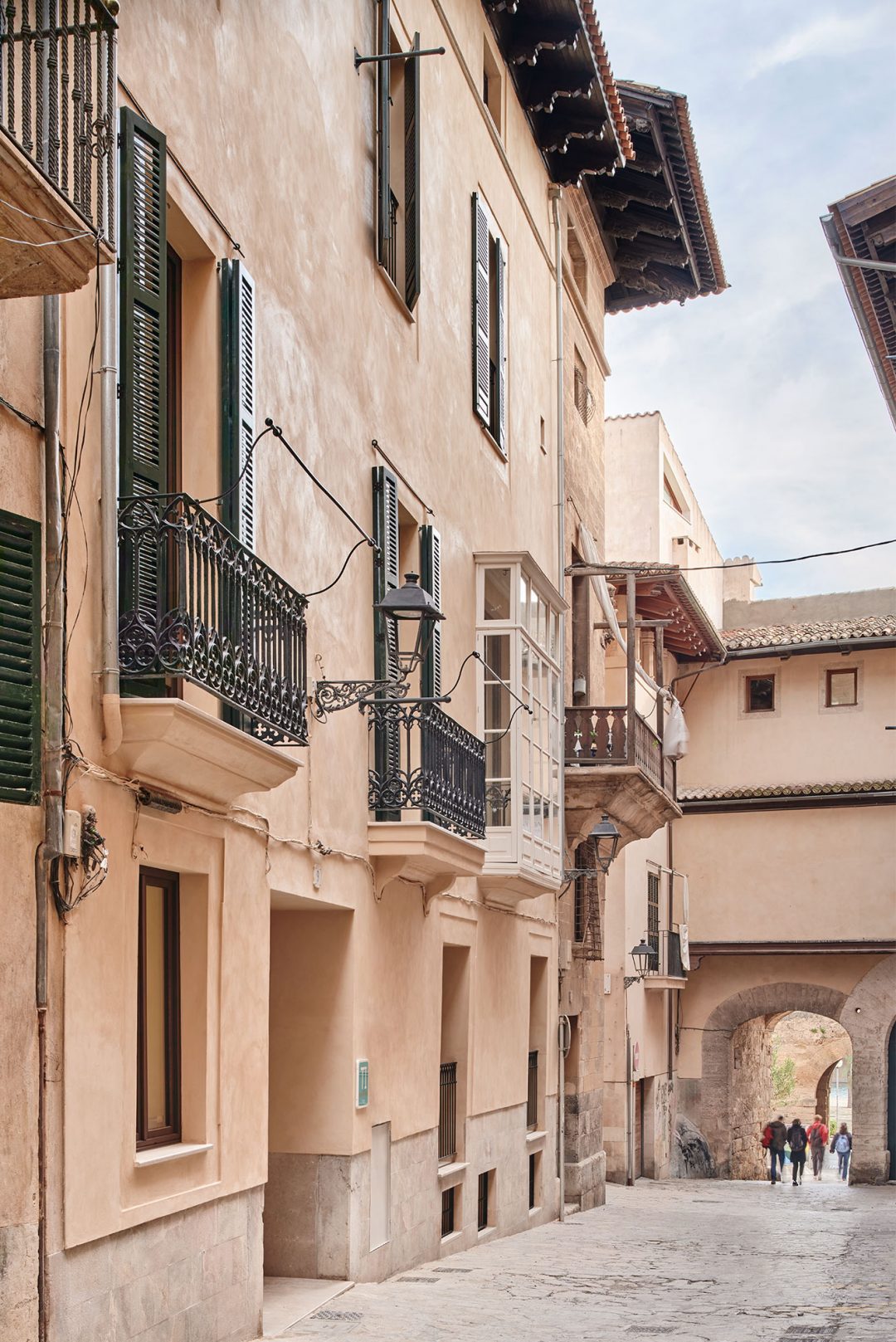 GRAS Reynés Arquitectos y Festen Architecture revitalizan Portella ...