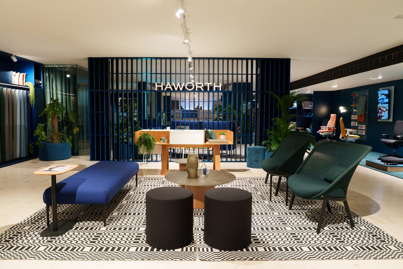 Haworth inaugura su showroom en Madrid - Vía Construcción